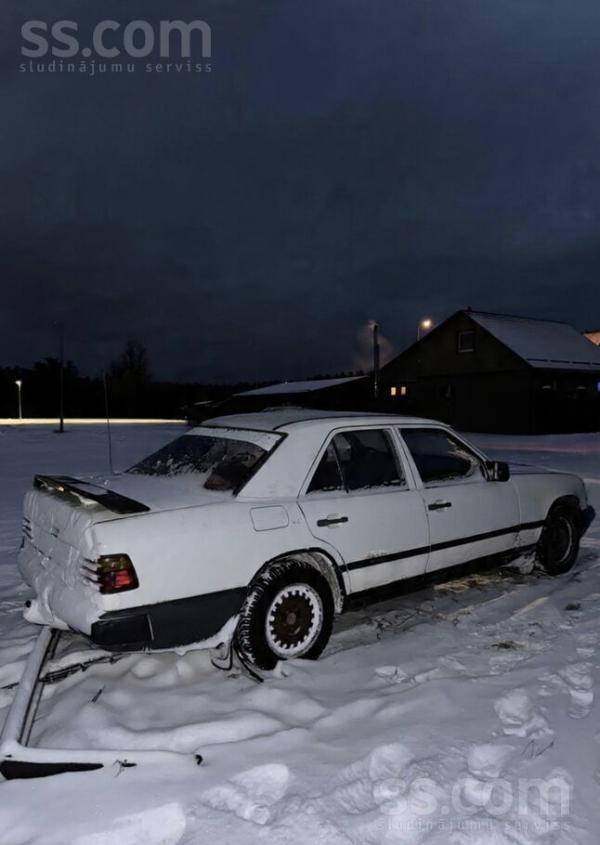 Balts Mercedes-Benz e-250 1988 Rīga, ar dzinēja tilpumu 2.50 L un nobraukumu 269 tūkst. km par 500 €, foto 4 vietnē AUTOMOTO.COM.LV