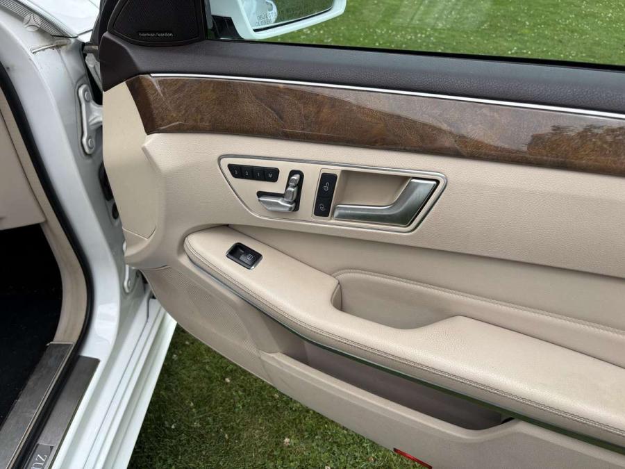 Белый Мерседес E 250 2014 в Кедайняй, объемом двигателя 2.14 л и пробегом 209 тыс. км за 11500 €, фото 12 на AUTOMOTO.COM.LV