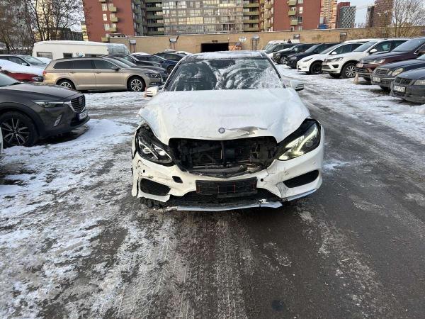 White Mercedes-Benz e-250 2016 in Vilnius, with an engine capacity of 2.20 L and mileage of 168 thousand km for 6700 €, photo 3 on AUTOMOTO.COM.LV