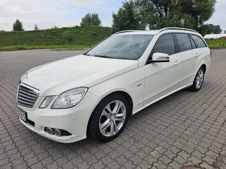 Белый Мерседес E 250 2010 в Рига, объемом двигателя 2.10 л и пробегом 352 тыс. км за 4990 €, фото 1 на AUTOMOTO.COM.LV