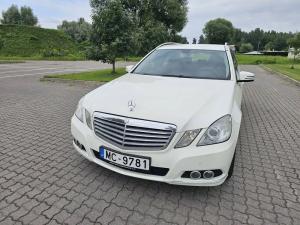 Белый Мерседес E 250 2010 в Рига, объемом двигателя 2.10 л и пробегом 352 тыс. км за 4990 €, фото 3 на AUTOMOTO.COM.LV