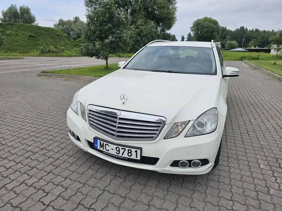 Белый Мерседес E 250 2010 в Рига, объемом двигателя 2.10 л и пробегом 352 тыс. км за 4990 €, фото 3 на AUTOMOTO.COM.LV