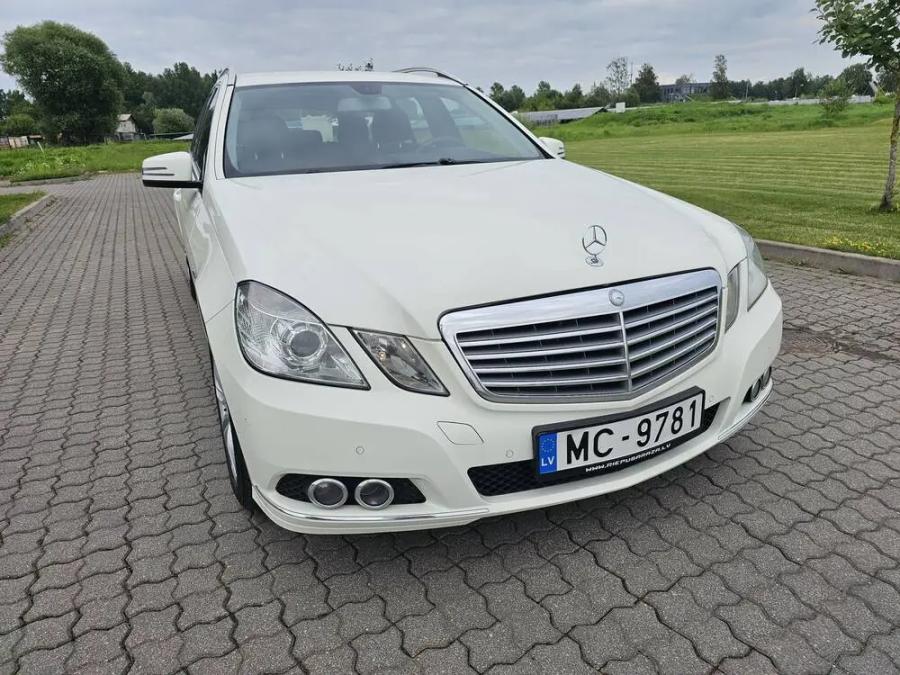 Белый Мерседес E 250 2010 в Рига, объемом двигателя 2.10 л и пробегом 352 тыс. км за 4990 €, фото 4 на AUTOMOTO.COM.LV