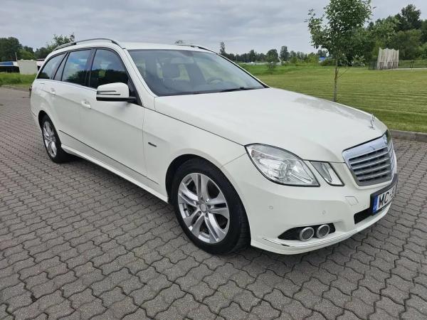Белый Мерседес E 250 2010 в Рига, объемом двигателя 2.10 л и пробегом 352 тыс. км за 4990 €, фото 4 на AUTOMOTO.COM.LV