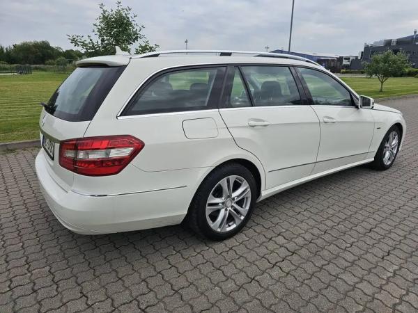 Белый Мерседес E 250 2010 в Рига, объемом двигателя 2.10 л и пробегом 352 тыс. км за 4990 €, фото 6 на AUTOMOTO.COM.LV