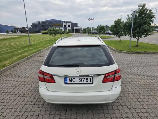 Белый Мерседес E 250 2010 в Рига, объемом двигателя 2.10 л и пробегом 352 тыс. км за 4990 €, фото 7 на AUTOMOTO.COM.LV