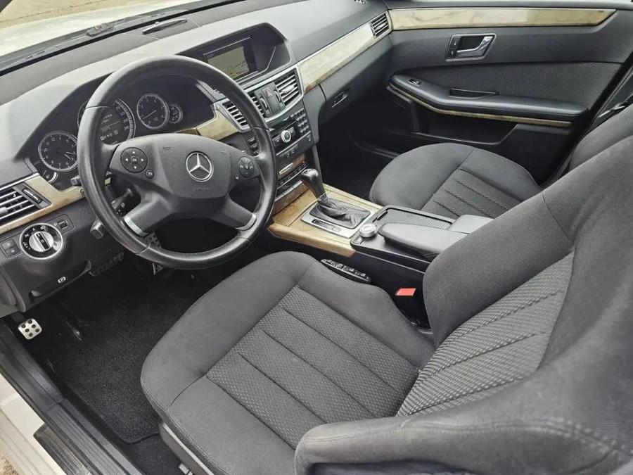 Белый Мерседес E 250 2010 в Рига, объемом двигателя 2.10 л и пробегом 352 тыс. км за 4990 €, фото 16 на AUTOMOTO.COM.LV