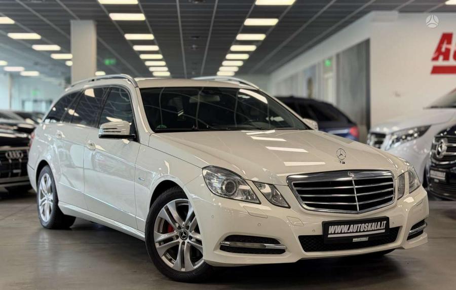 Белый Мерседес E 250 2010 в Клайпеда, объемом двигателя 2.14 л и пробегом 291 тыс. км за 8900 €, фото 4 на AUTOMOTO.COM.LV