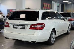 Белый Мерседес E 250 2010 в Клайпеда, объемом двигателя 2.14 л и пробегом 291 тыс. км за 8900 €, фото 5 на AUTOMOTO.COM.LV