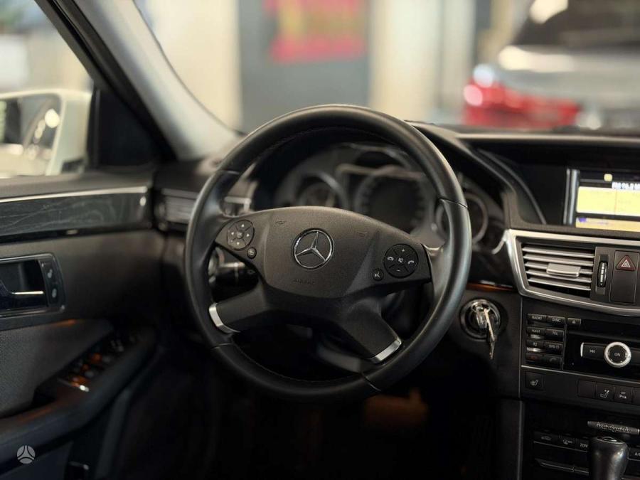 Белый Мерседес E 250 2010 в Клайпеда, объемом двигателя 2.14 л и пробегом 291 тыс. км за 8900 €, фото 7 на AUTOMOTO.COM.LV