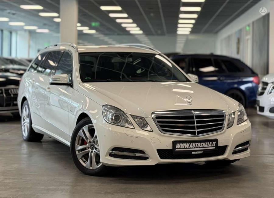 Белый Мерседес E 250 2010 в Клайпеда, объемом двигателя 2.14 л и пробегом 291 тыс. км за 8900 €, фото 13 на AUTOMOTO.COM.LV