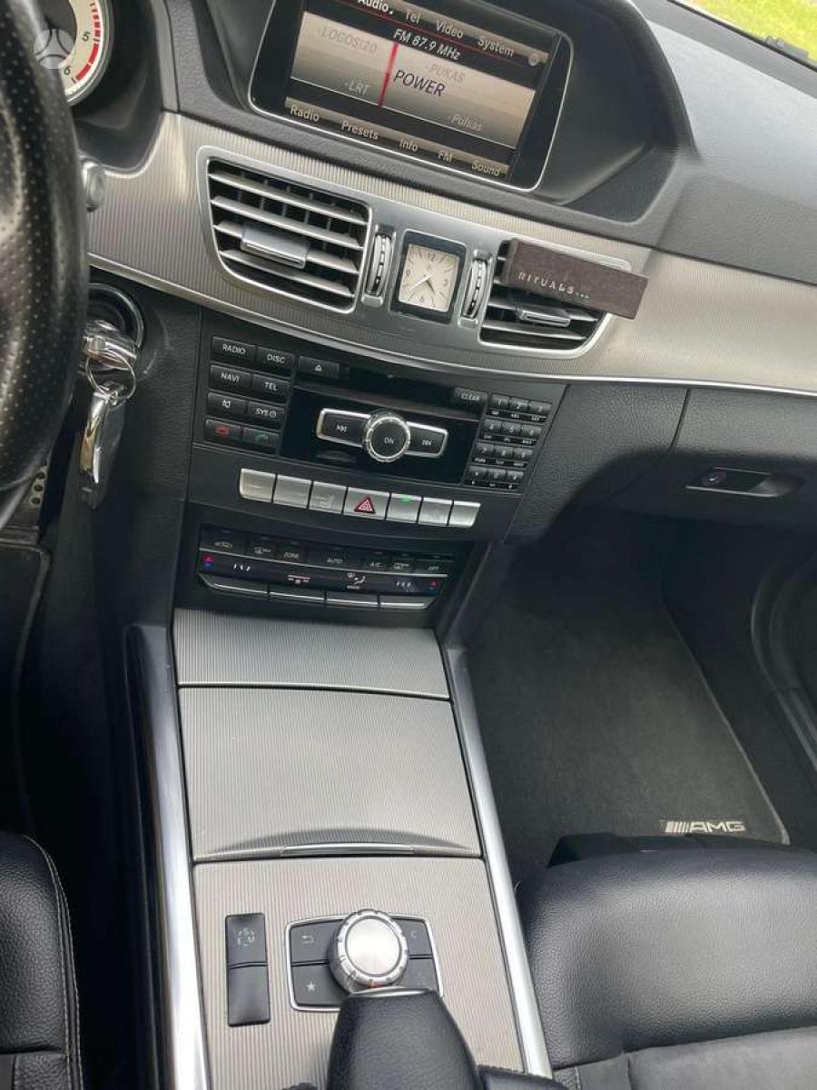 White Mercedes-Benz e-250 2013 in Panevezys, with an engine capacity of 2.14 L and mileage of 288 thousand km for 9400 €, photo 21 on AUTOMOTO.COM.LV