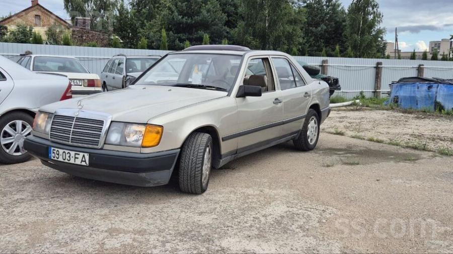 Yellow Mercedes-Benz e-250 1988 in Daugavpils, with an engine capacity of 2.50 L and mileage of 556 thousand km for 2500 €, photo 1 on AUTOMOTO.COM.LV