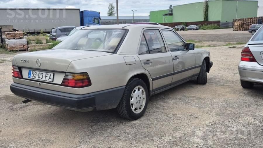 Yellow Mercedes-Benz e-250 1988 in Daugavpils, with an engine capacity of 2.50 L and mileage of 556 thousand km for 2500 €, photo 2 on AUTOMOTO.COM.LV