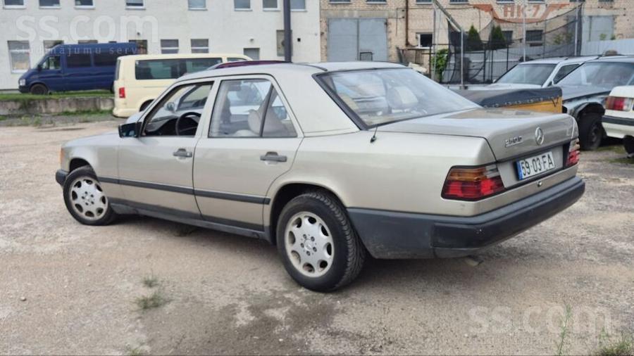 Yellow Mercedes-Benz e-250 1988 in Daugavpils, with an engine capacity of 2.50 L and mileage of 556 thousand km for 2500 €, photo 5 on AUTOMOTO.COM.LV
