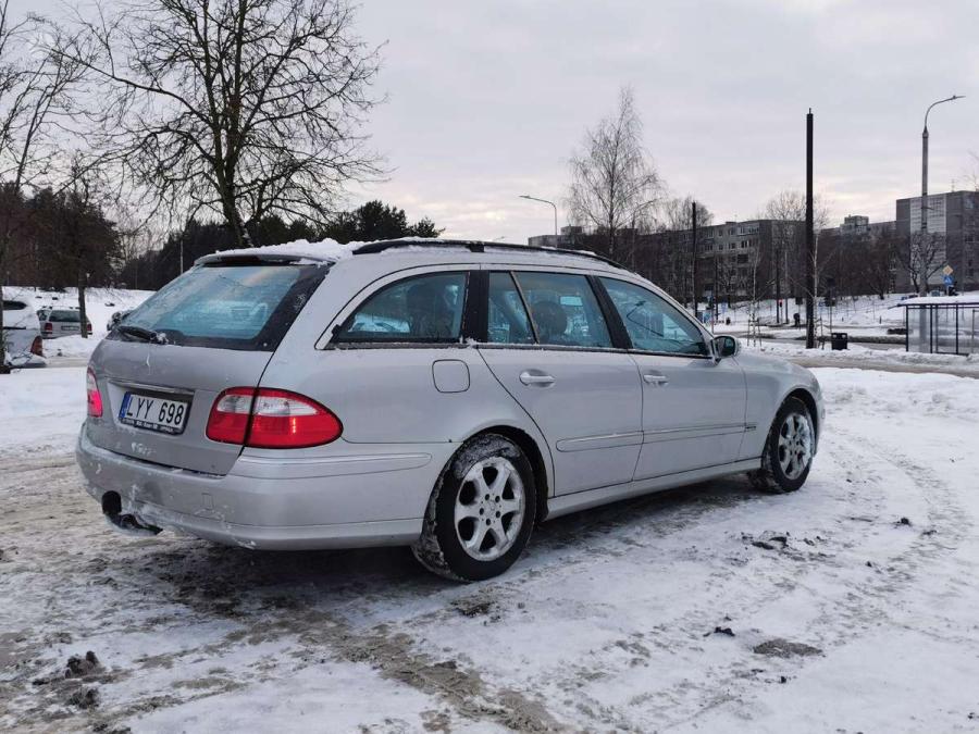 Pelēks Mercedes-Benz e-260 2003 Viļņa, ar dzinēja tilpumu 2.60 L un nobraukumu 300 tūkst. km par 1600 €, foto 2 vietnē AUTOMOTO.COM.LV