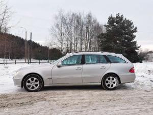 Pelēks Mercedes-Benz e-260 2003 Viļņa, ar dzinēja tilpumu 2.60 L un nobraukumu 300 tūkst. km par 1600 €, foto 4 vietnē AUTOMOTO.COM.LV
