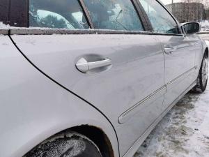 Pelēks Mercedes-Benz e-260 2003 Viļņa, ar dzinēja tilpumu 2.60 L un nobraukumu 300 tūkst. km par 1600 €, foto 11 vietnē AUTOMOTO.COM.LV