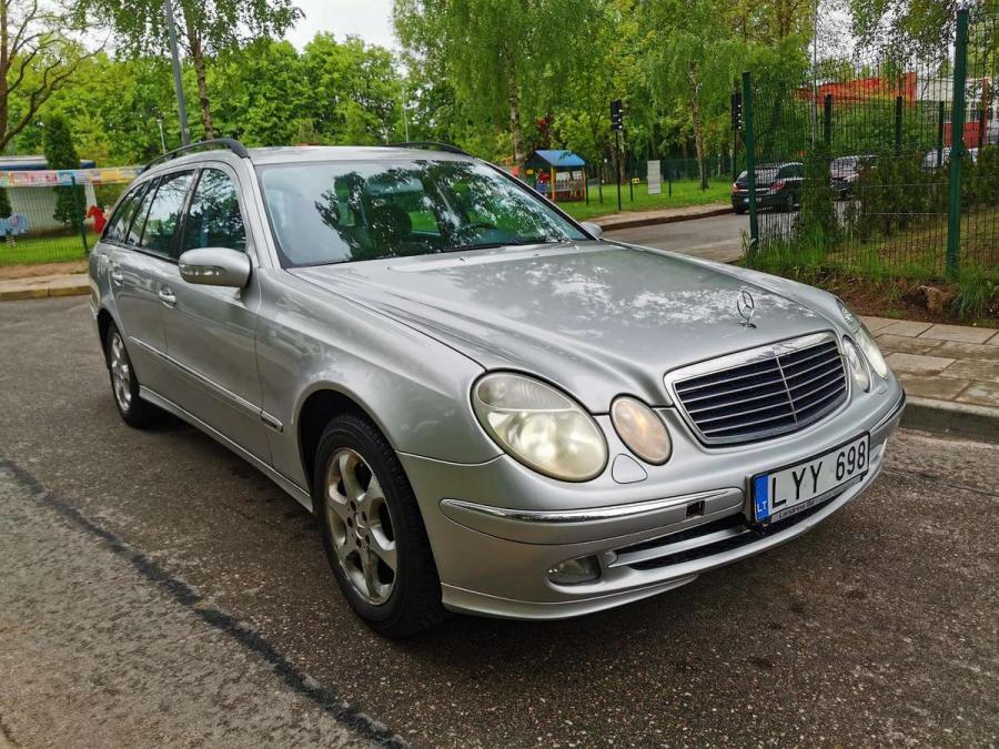 Серый Мерседес Е 260 2003 в Вильнюс, объемом двигателя 2.60 л и пробегом 300 тыс. км за 1000 €, фото 3 на AUTOMOTO.COM.LV