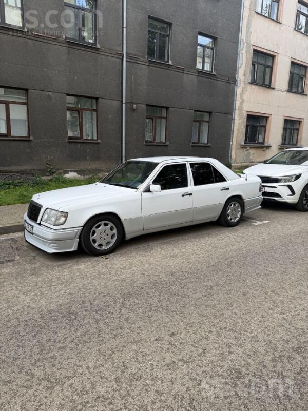 Balts Mercedes-Benz e-260 1993 Rīga, ar dzinēja tilpumu 2.60 L un nobraukumu 196 tūkst. km par 5500 €, foto 1 vietnē AUTOMOTO.COM.LV