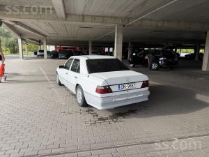 Balts Mercedes-Benz e-260 1993 Rīga, ar dzinēja tilpumu 2.60 L un nobraukumu 196 tūkst. km par 5500 €, foto 5 vietnē AUTOMOTO.COM.LV