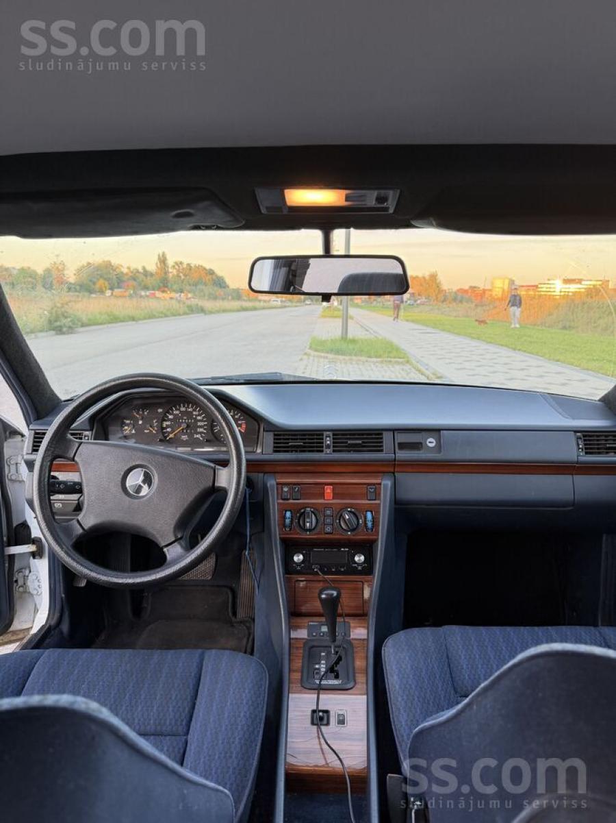 Balts Mercedes-Benz e-260 1993 Rīga, ar dzinēja tilpumu 2.60 L un nobraukumu 196 tūkst. km par 5500 €, foto 7 vietnē AUTOMOTO.COM.LV