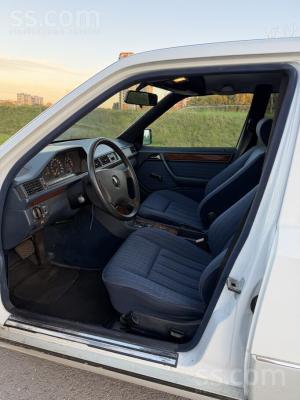 Balts Mercedes-Benz e-260 1993 Rīga, ar dzinēja tilpumu 2.60 L un nobraukumu 196 tūkst. km par 5500 €, foto 12 vietnē AUTOMOTO.COM.LV