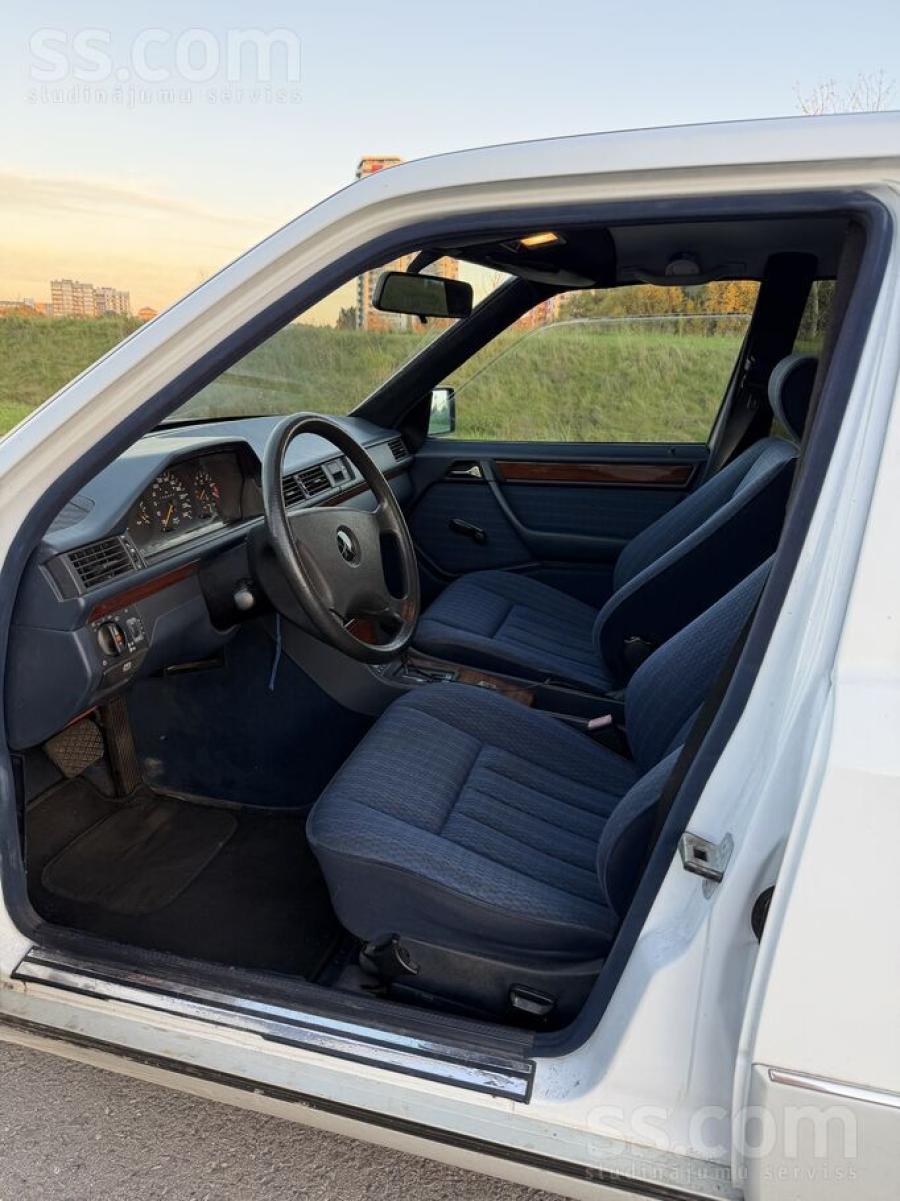 Balts Mercedes-Benz e-260 1993 Rīga, ar dzinēja tilpumu 2.60 L un nobraukumu 196 tūkst. km par 5500 €, foto 12 vietnē AUTOMOTO.COM.LV