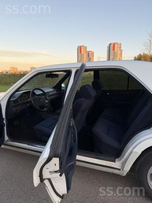 Balts Mercedes-Benz e-260 1993 Rīga, ar dzinēja tilpumu 2.60 L un nobraukumu 196 tūkst. km par 5500 €, foto 13 vietnē AUTOMOTO.COM.LV