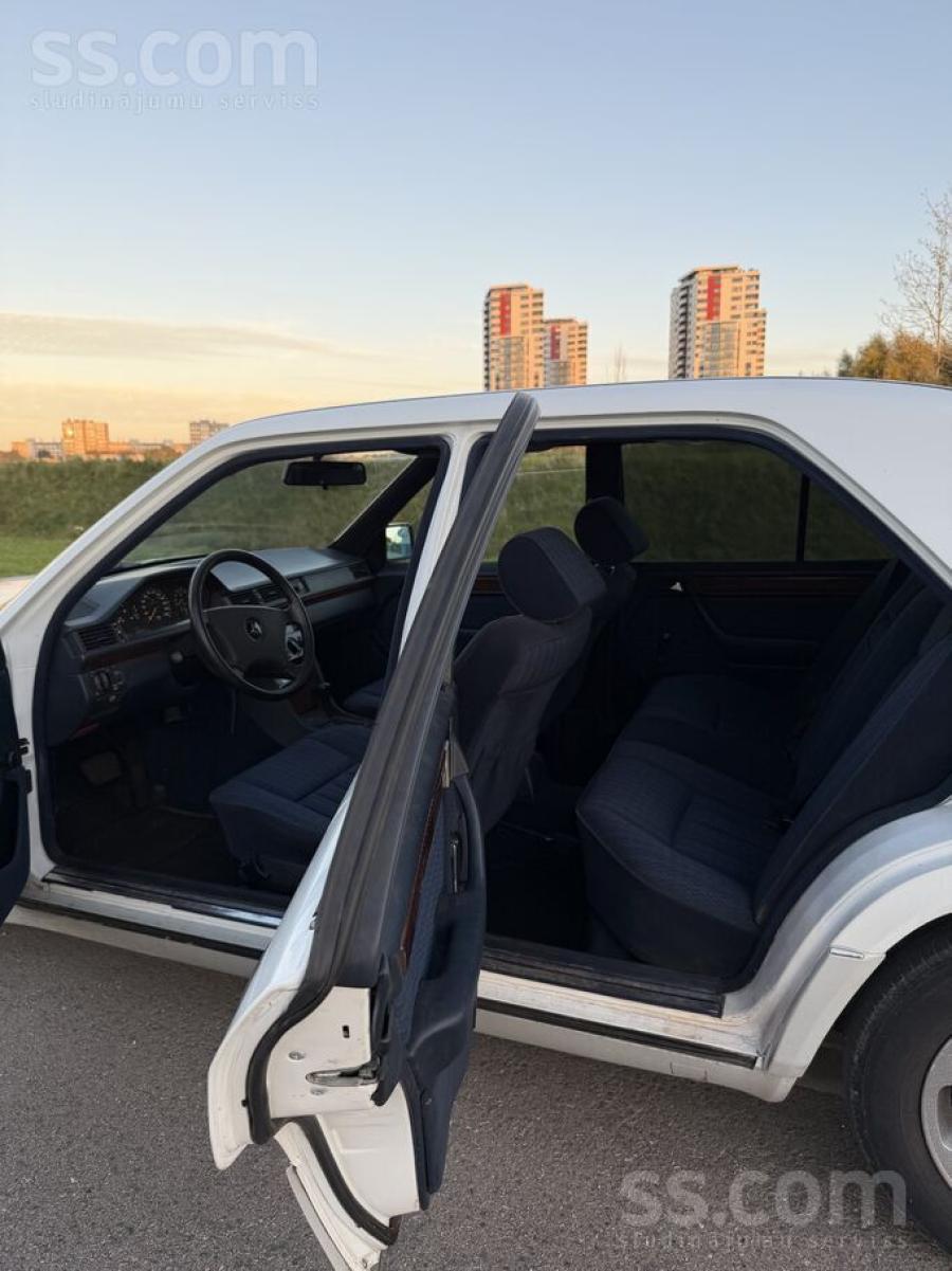Balts Mercedes-Benz e-260 1993 Rīga, ar dzinēja tilpumu 2.60 L un nobraukumu 196 tūkst. km par 5500 €, foto 13 vietnē AUTOMOTO.COM.LV
