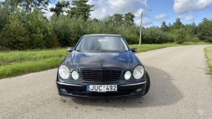 Black Mercedes-Benz E 270 2002 in Kaunas, with an engine capacity of 2.70 L and mileage of 335 thousand km for 3600 €, photo 2 on AUTOMOTO.COM.LV