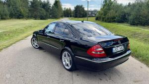 Black Mercedes-Benz E 270 2002 in Kaunas, with an engine capacity of 2.70 L and mileage of 335 thousand km for 3600 €, photo 5 on AUTOMOTO.COM.LV