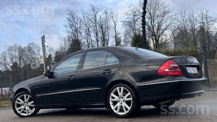 Black Mercedes-Benz E 270 2002 in Riga, with an engine capacity of 2.70 L and mileage of 307 thousand km for 3200 €, photo 1 on AUTOMOTO.COM.LV