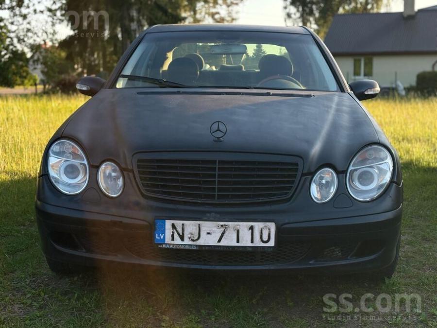 Black Mercedes-Benz E 270 2002 in Riga, with an engine capacity of 2.70 L and mileage of 427 thousand km for 700 €, photo 3 on AUTOMOTO.COM.LV