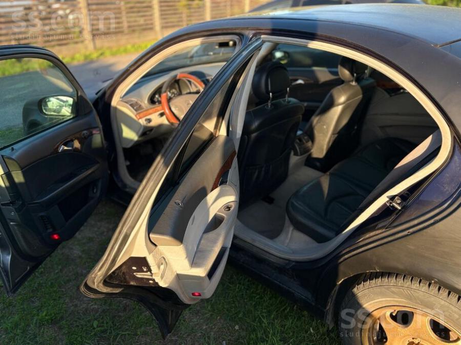 Black Mercedes-Benz E 270 2002 in Riga, with an engine capacity of 2.70 L and mileage of 427 thousand km for 700 €, photo 5 on AUTOMOTO.COM.LV