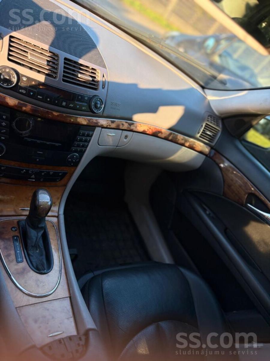 Black Mercedes-Benz E 270 2002 in Riga, with an engine capacity of 2.70 L and mileage of 427 thousand km for 700 €, photo 8 on AUTOMOTO.COM.LV