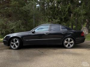 Black Mercedes-Benz E 270 2002 in Kaunas, with an engine capacity of 2.70 L and mileage of 370 thousand km for 3700 €, photo  on AUTOMOTO.COM.LV