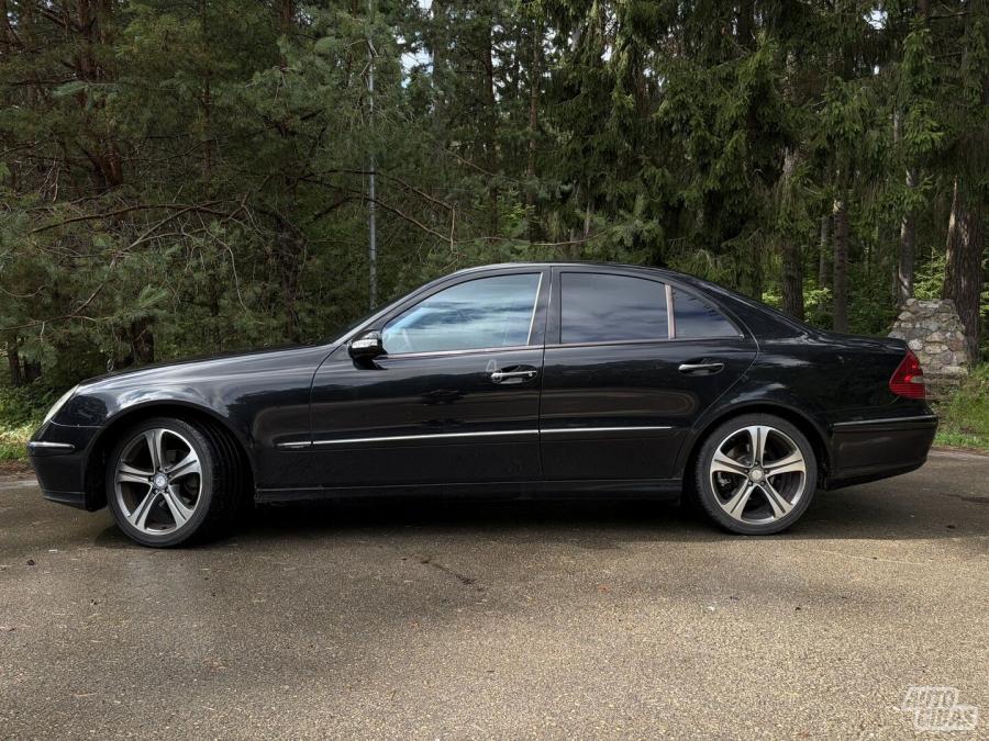 Black Mercedes-Benz E 270 2002 in Kaunas, with an engine capacity of 2.70 L and mileage of 370 thousand km for 3700 €, photo 1 on AUTOMOTO.COM.LV