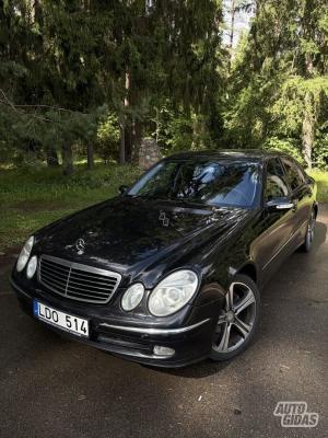 Black Mercedes-Benz E 270 2002 in Kaunas, with an engine capacity of 2.70 L and mileage of 370 thousand km for 3700 €, photo 3 on AUTOMOTO.COM.LV