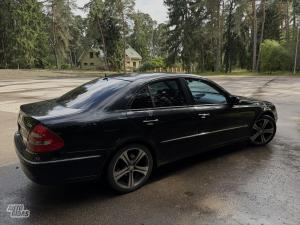 Black Mercedes-Benz E 270 2002 in Kaunas, with an engine capacity of 2.70 L and mileage of 370 thousand km for 3700 €, photo 4 on AUTOMOTO.COM.LV
