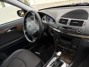 Black Mercedes-Benz E 270 2002 in Kaunas, with an engine capacity of 2.70 L and mileage of 370 thousand km for 3700 €, photo 10 on AUTOMOTO.COM.LV