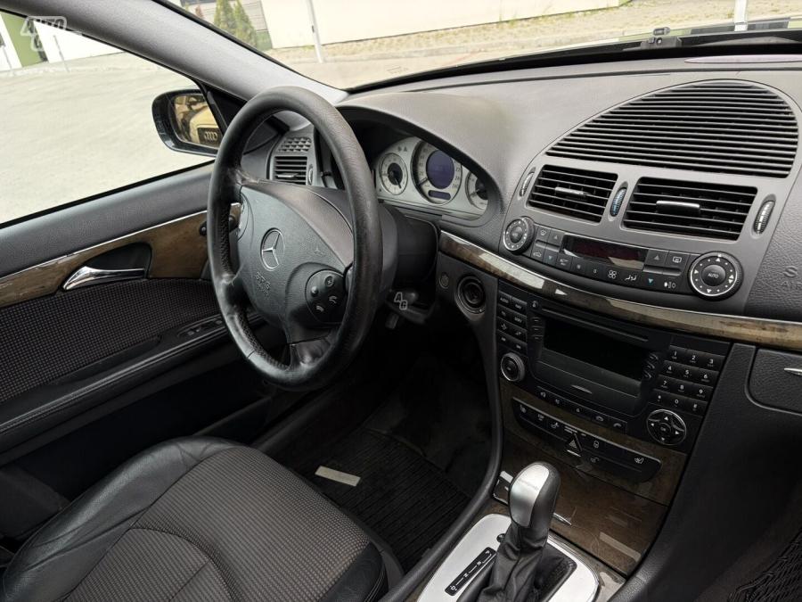 Black Mercedes-Benz E 270 2002 in Kaunas, with an engine capacity of 2.70 L and mileage of 370 thousand km for 3700 €, photo 10 on AUTOMOTO.COM.LV