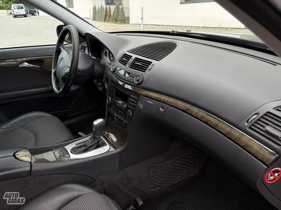 Black Mercedes-Benz E 270 2002 in Kaunas, with an engine capacity of 2.70 L and mileage of 370 thousand km for 3700 €, photo 11 on AUTOMOTO.COM.LV