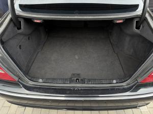 Black Mercedes-Benz E 270 2002 in Kaunas, with an engine capacity of 2.70 L and mileage of 370 thousand km for 3700 €, photo 12 on AUTOMOTO.COM.LV