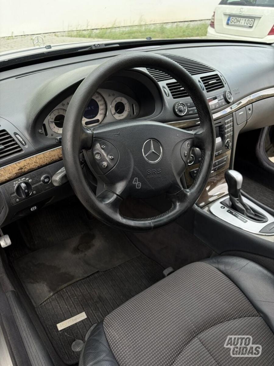 Black Mercedes-Benz E 270 2002 in Kaunas, with an engine capacity of 2.70 L and mileage of 370 thousand km for 3700 €, photo 13 on AUTOMOTO.COM.LV