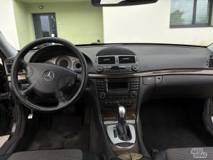 Black Mercedes-Benz E 270 2002 in Kaunas, with an engine capacity of 2.70 L and mileage of 370 thousand km for 3700 €, photo 15 on AUTOMOTO.COM.LV
