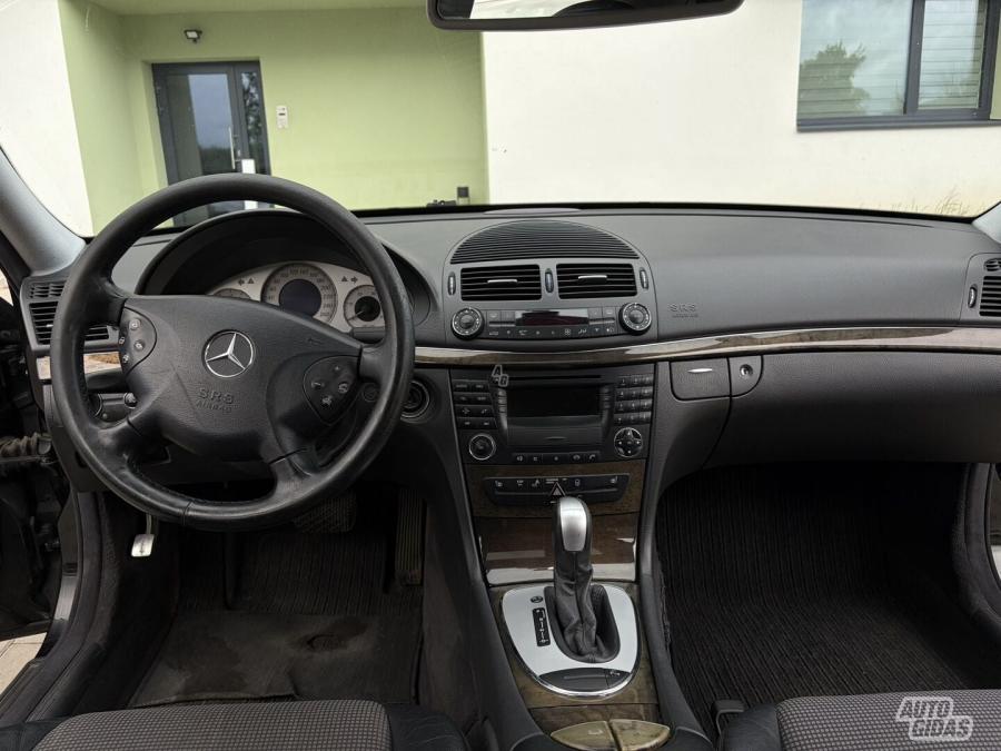 Black Mercedes-Benz E 270 2002 in Kaunas, with an engine capacity of 2.70 L and mileage of 370 thousand km for 3700 €, photo 15 on AUTOMOTO.COM.LV