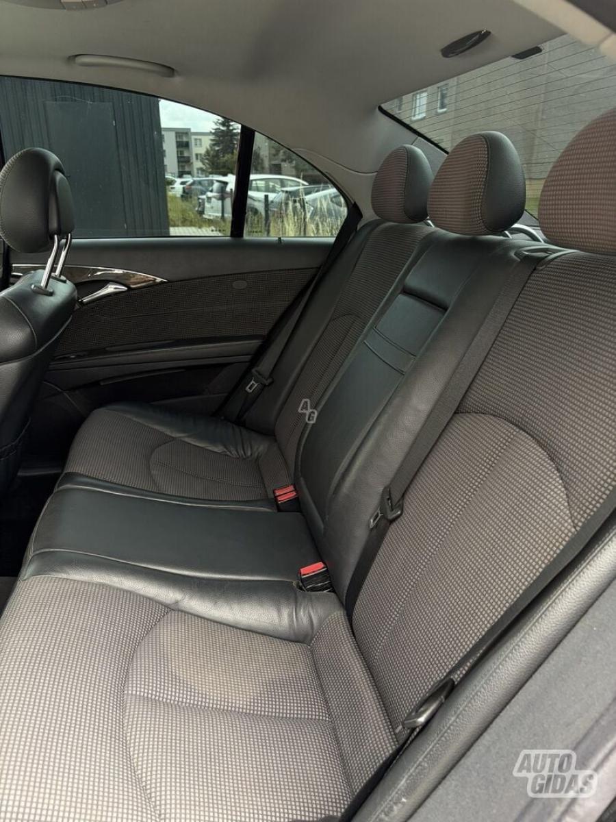 Black Mercedes-Benz E 270 2002 in Kaunas, with an engine capacity of 2.70 L and mileage of 370 thousand km for 3700 €, photo 17 on AUTOMOTO.COM.LV