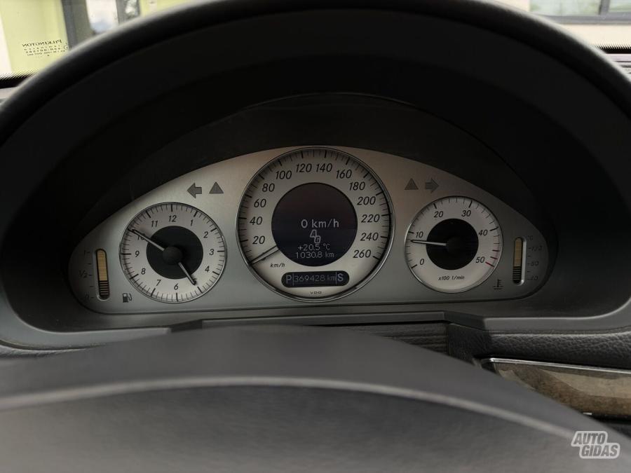 Black Mercedes-Benz E 270 2002 in Kaunas, with an engine capacity of 2.70 L and mileage of 370 thousand km for 3700 €, photo 20 on AUTOMOTO.COM.LV