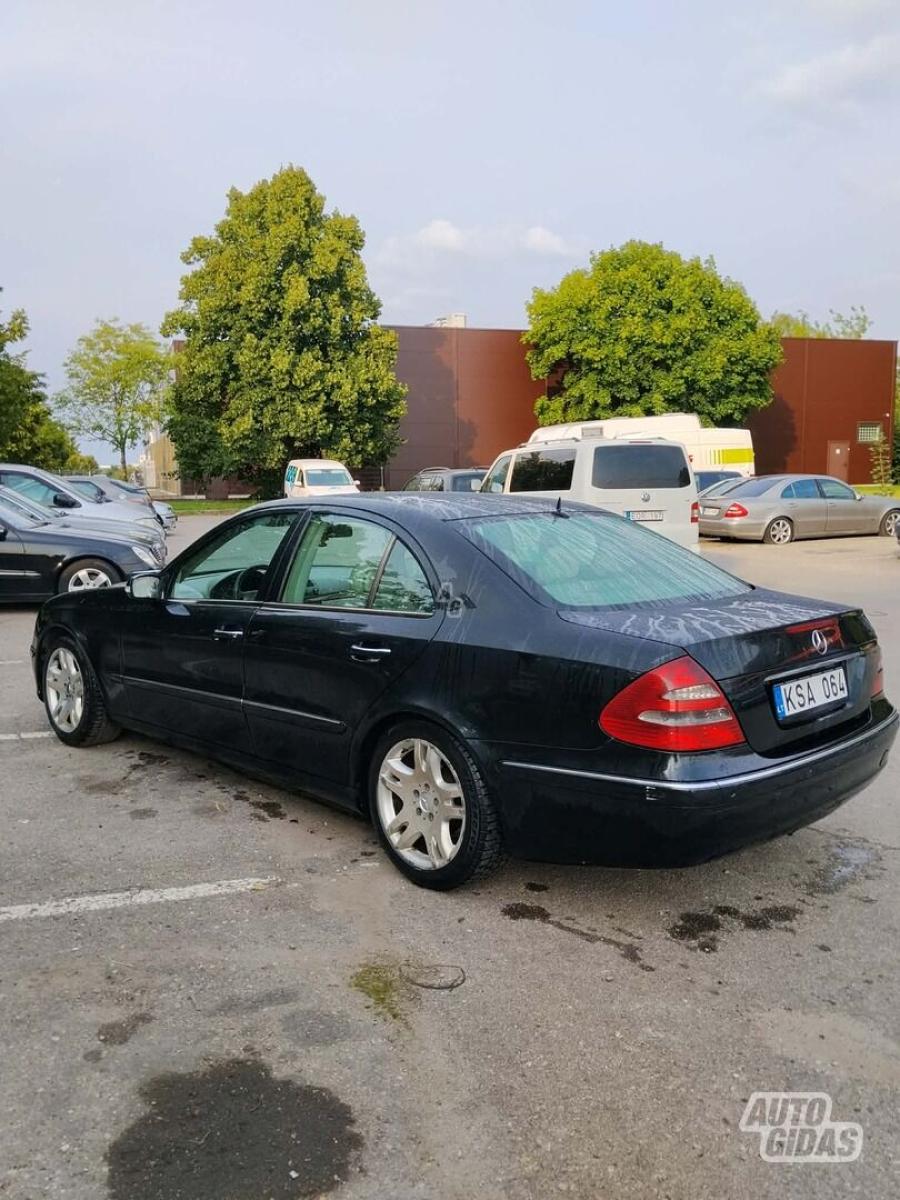 Melns Mercedes-Benz E 270 2002 Pakruojis, ar dzinēja tilpumu 2.70 L un nobraukumu 404 tūkst. km par 1500 €, foto 3 vietnē AUTOMOTO.COM.LV